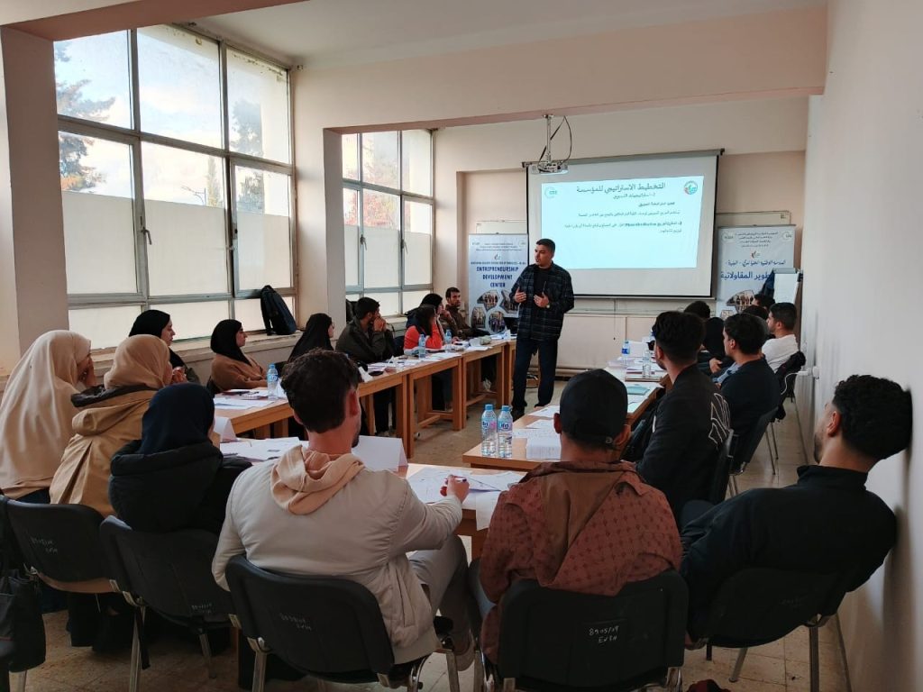 دورة تكوينية/مركز تطوير المقاولاتية | ENSH